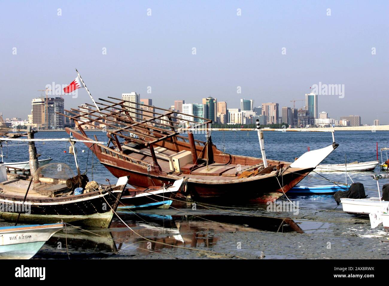 Bahrain skyline and dhow hi-res stock photography and images - Alamy