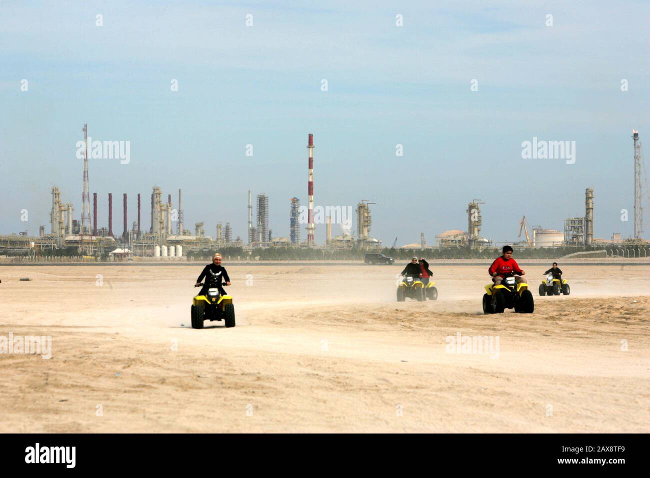 Dune buggy qatar hi-res stock photography and images - Alamy