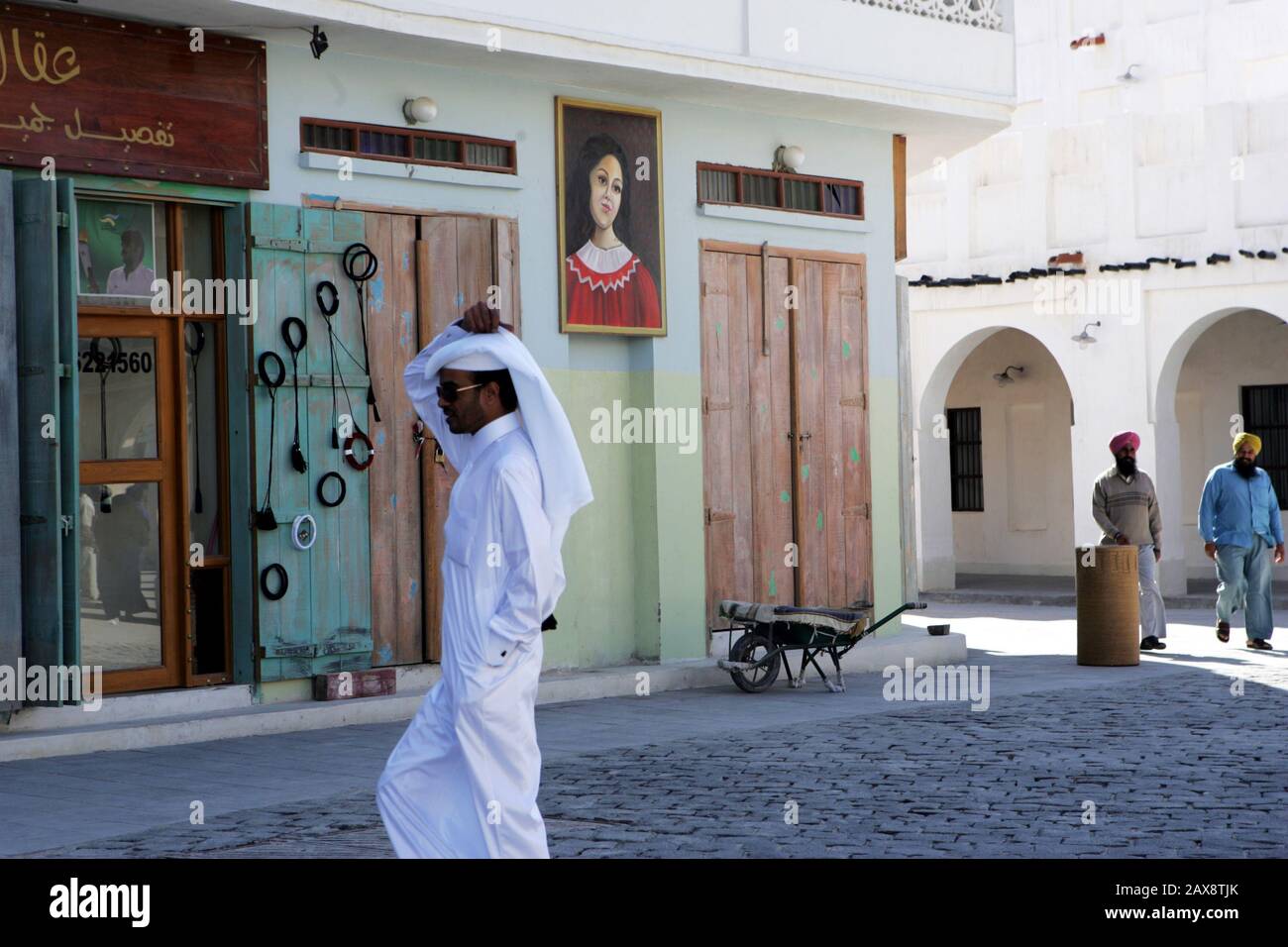 Arab Man Walking Dish Dash High Resolution Stock Photography and Images ...