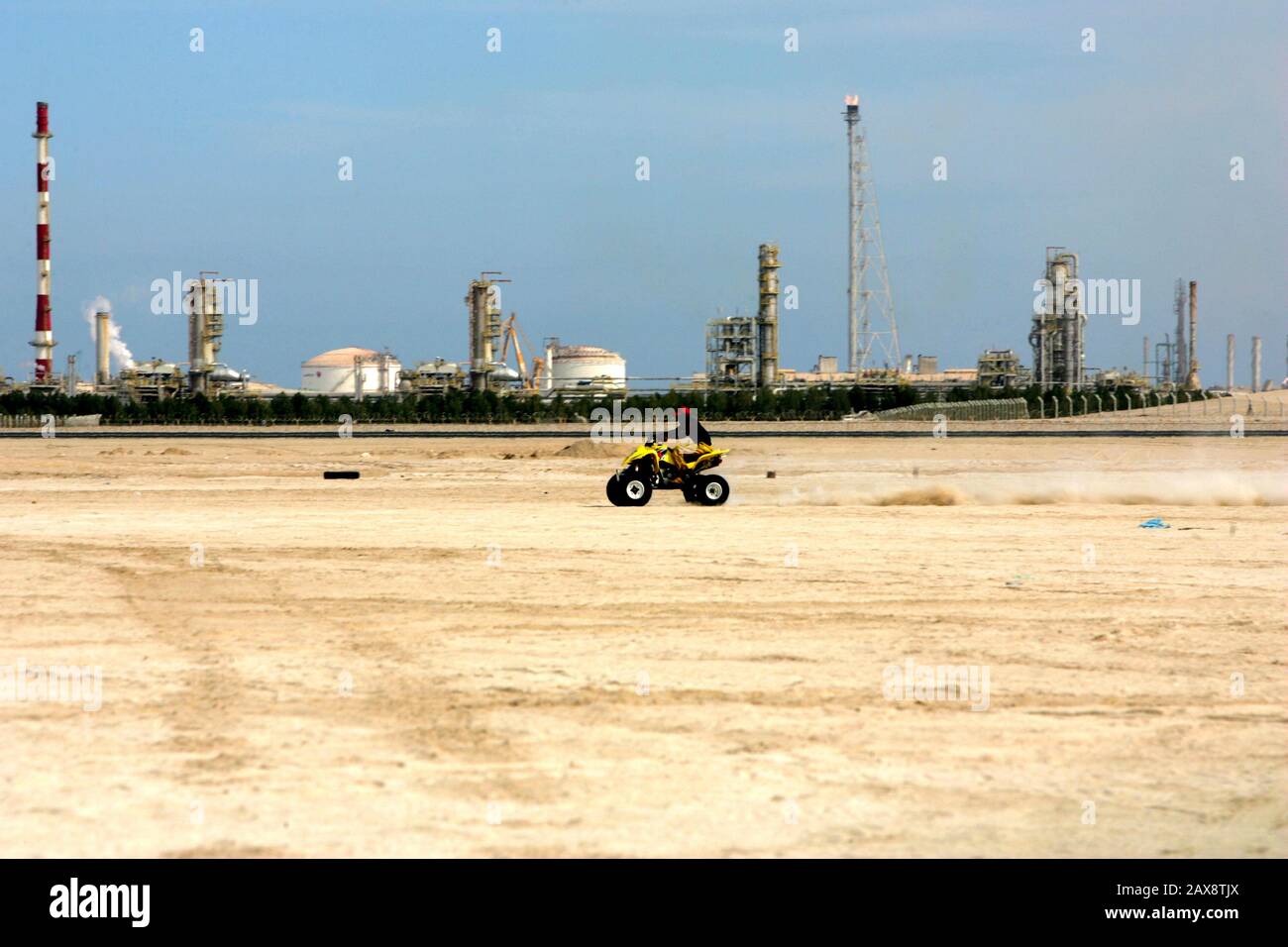 Qatar oil field hi-res stock photography and images - Alamy