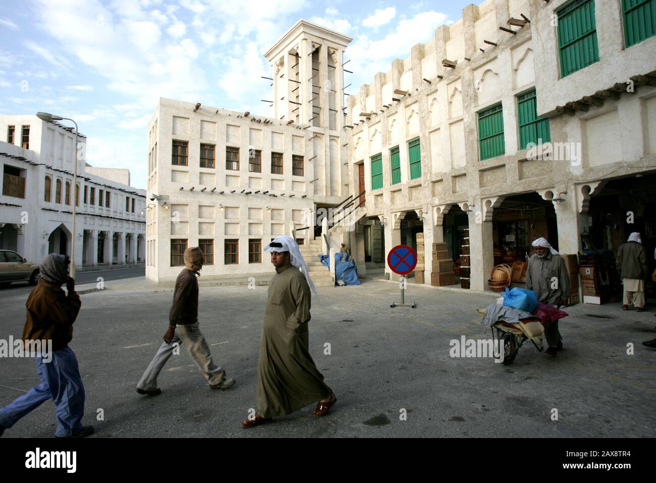 Traditional qatari design hi-res stock photography and images - Alamy
