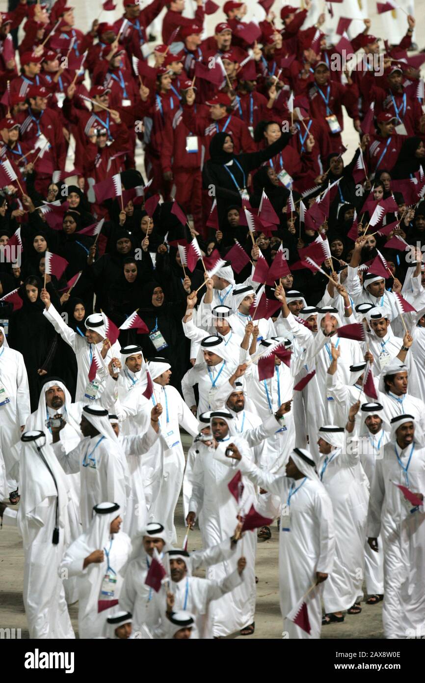 Qatari Abaya High Resolution Stock Photography and Images - Alamy