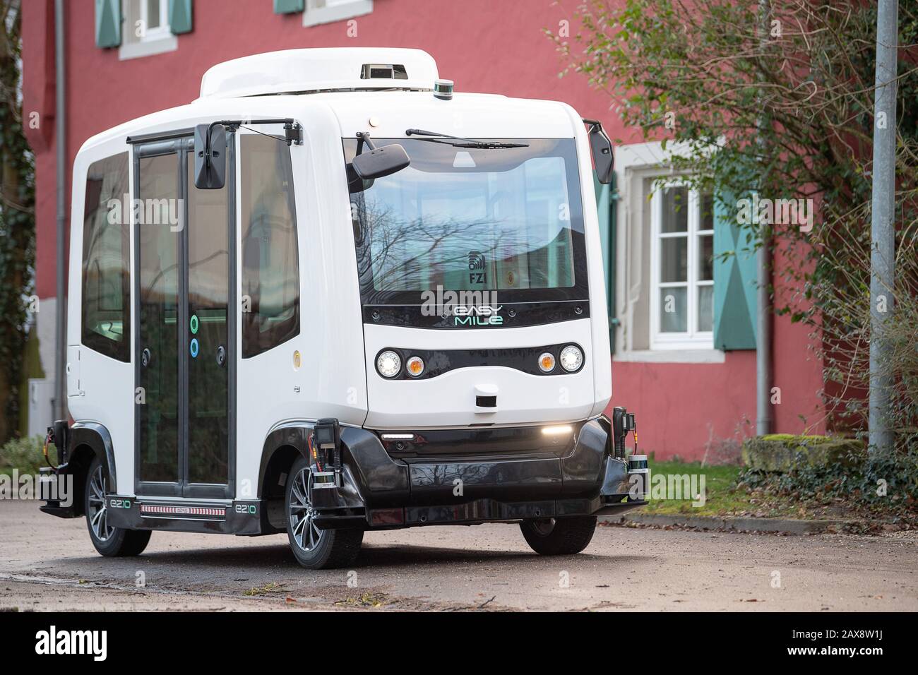 Autonomous shuttle bus hi-res stock photography and images - Alamy