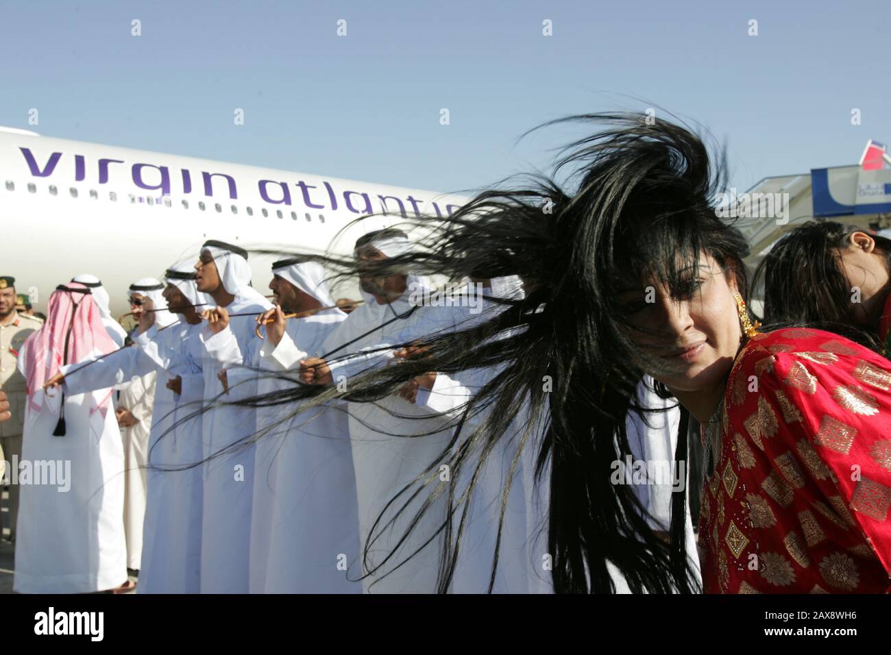 Arab men dancing hi-res stock photography and images - Alamy