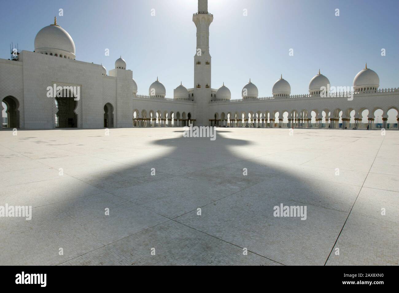 Sheikh zayed grand mosque calligraphy hi-res stock photography and ...