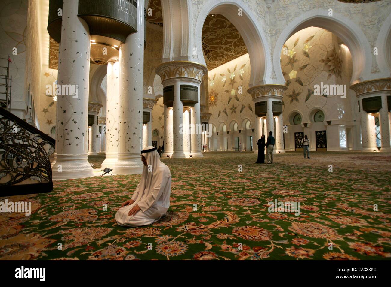 Bowing roof hi-res stock photography and images - Alamy