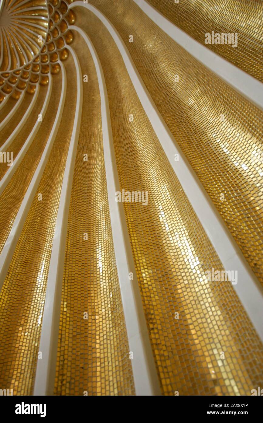 Gold golden decor interior design hi-res stock photography and images ...