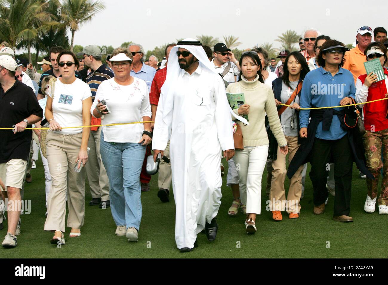 Arab man walking dish dash hi-res stock photography and images - Alamy