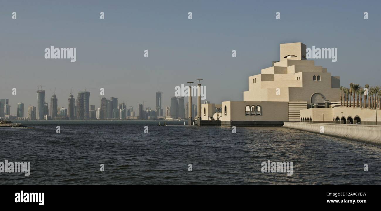 Daylight buildings hi-res stock photography and images - Alamy