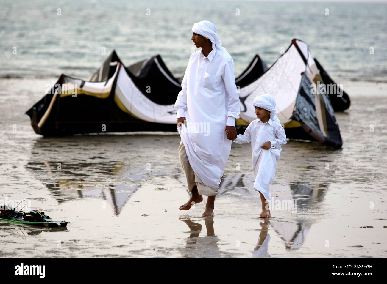 Emirati father and son hi-res stock photography and images - Alamy