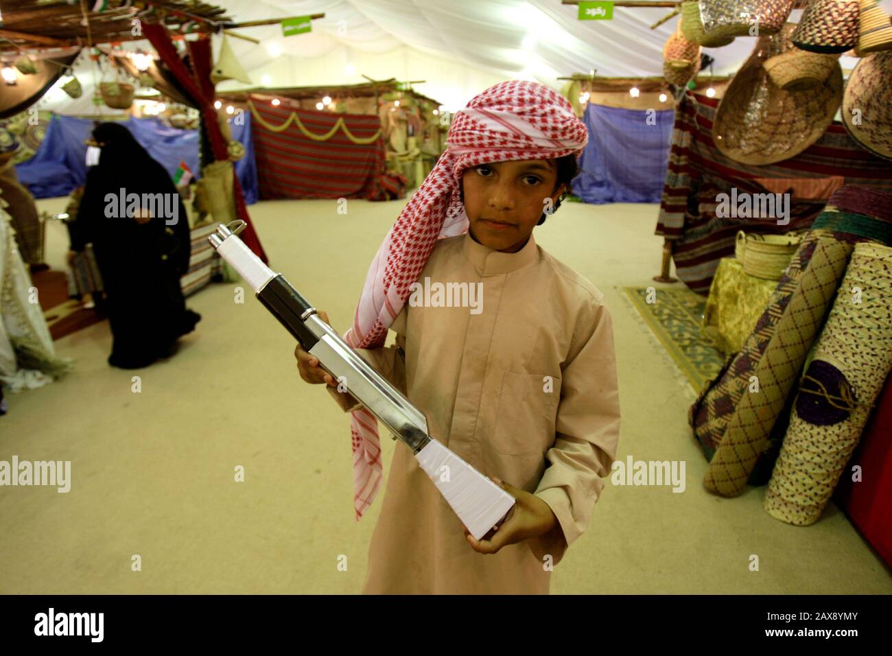 Keffiyeh boy hi-res stock photography and images - Alamy