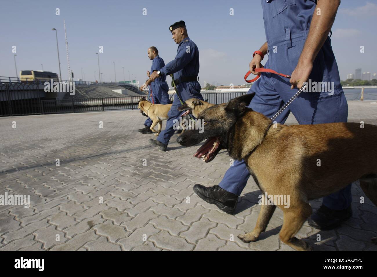 Dubai police officers hi-res stock photography and images - Alamy