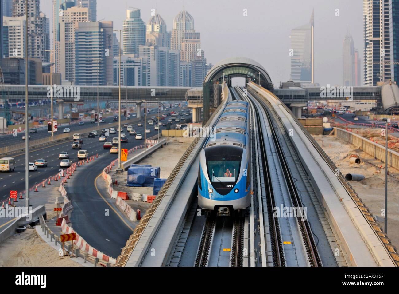 Modern day road construction hi-res stock photography and images - Alamy