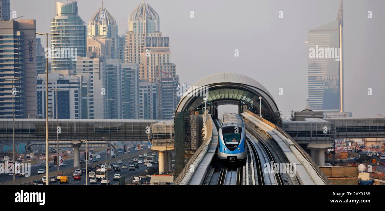 Modern day road construction hi-res stock photography and images - Alamy