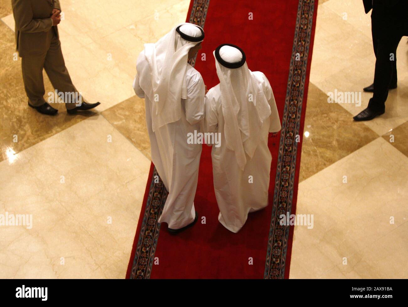 Thobe gutra hi-res stock photography and images - Alamy