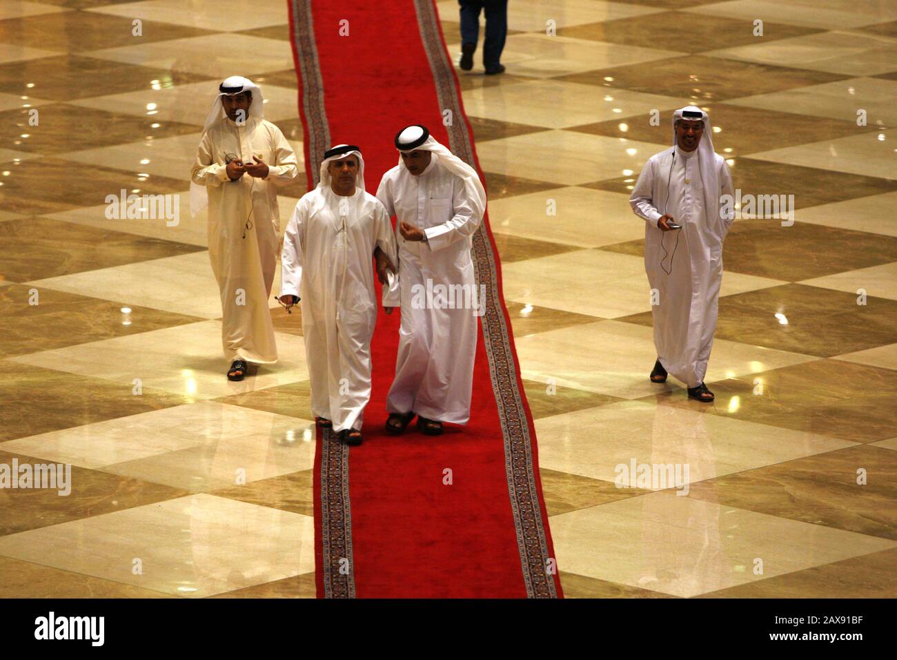 Thobe gutra hi-res stock photography and images - Alamy