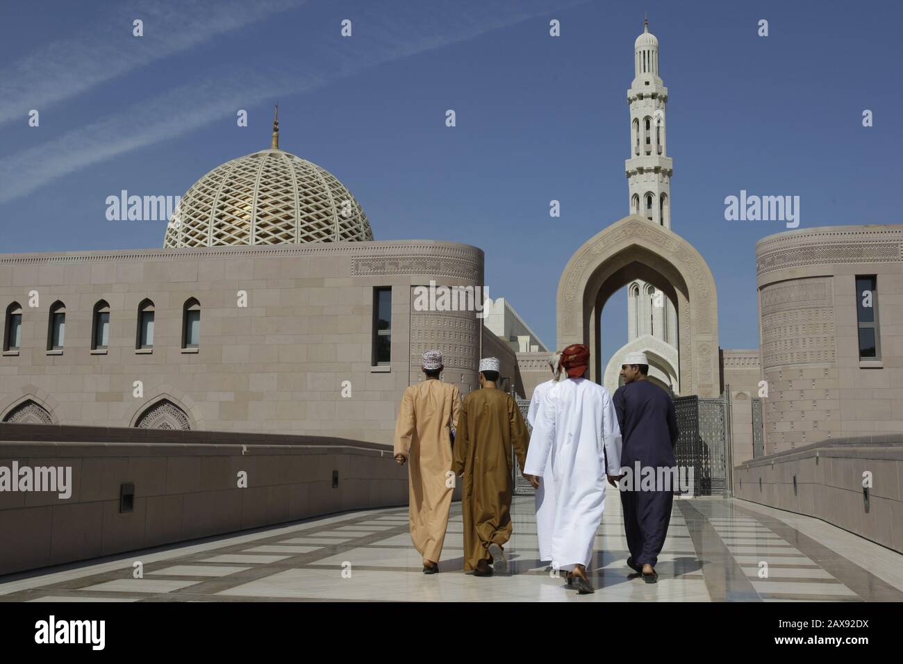 Islamic kandura hi-res stock photography and images - Alamy