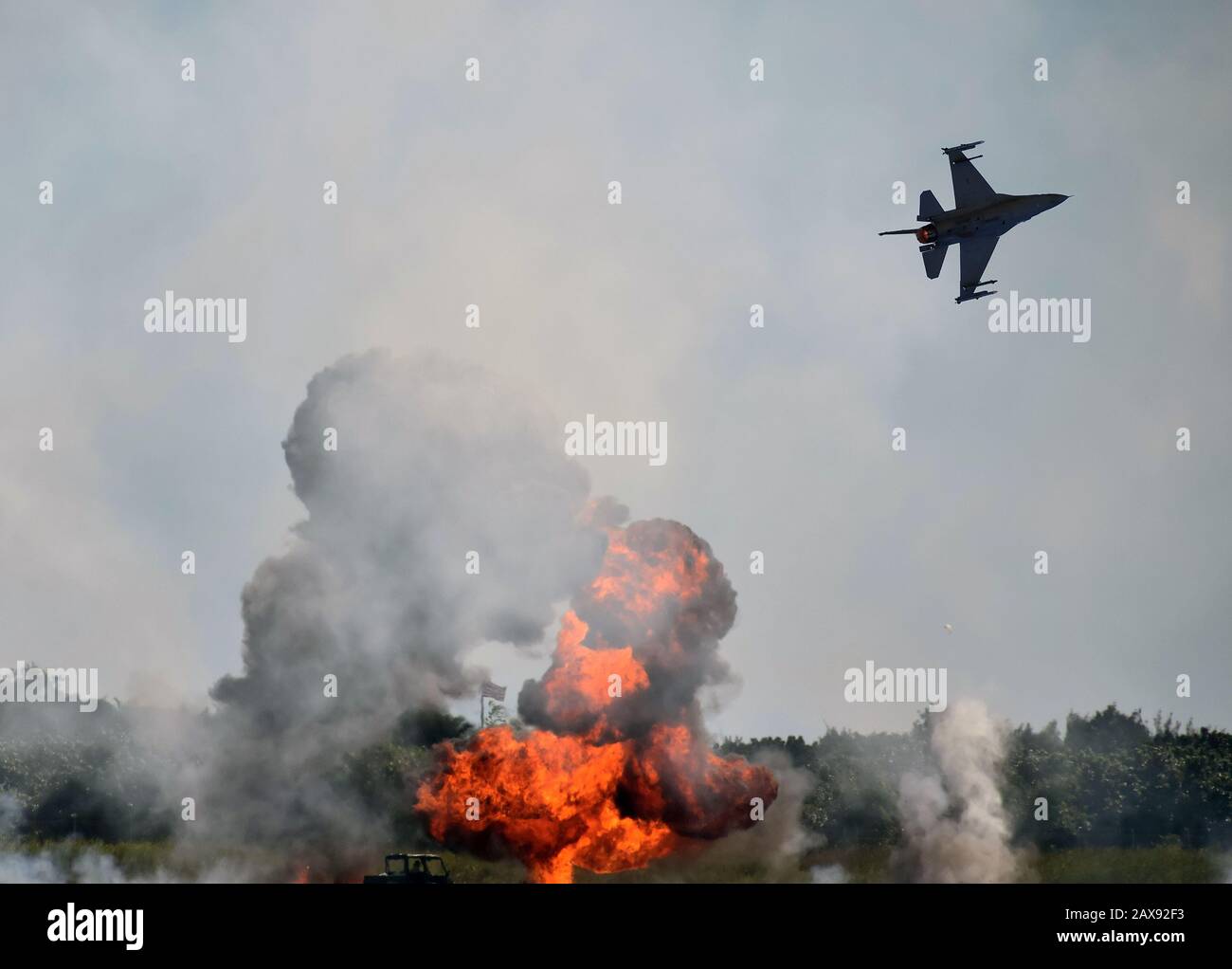 Bombing mission hi-res stock photography and images - Alamy