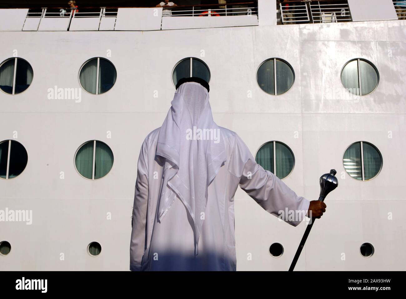 Thobe gutra hi-res stock photography and images - Alamy