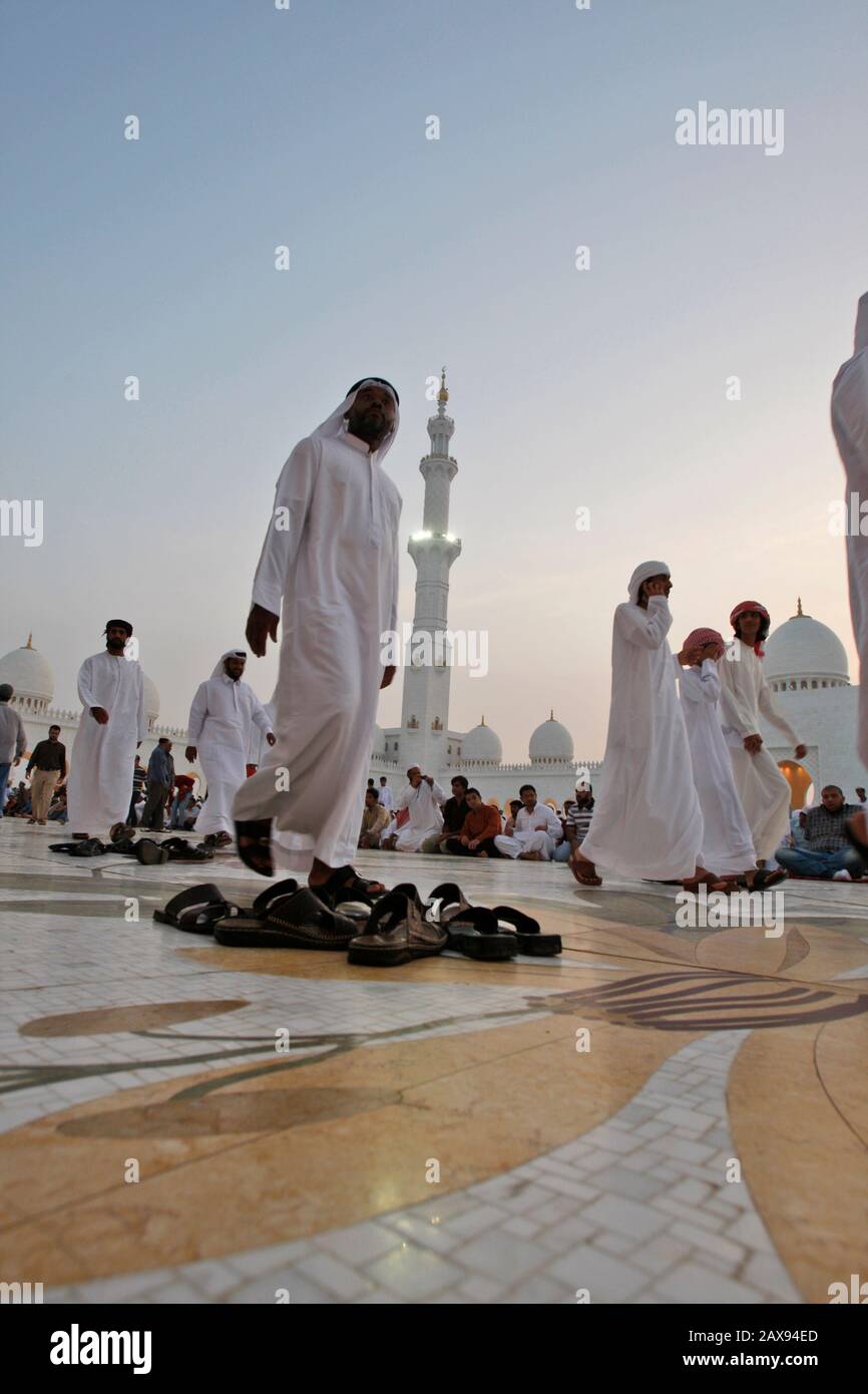 Dawn prayer congregation hi-res stock photography and images - Alamy