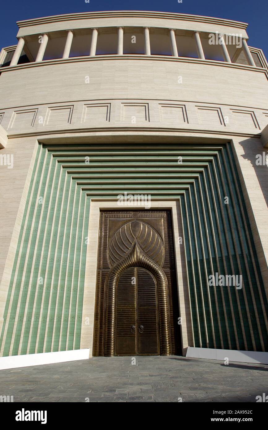 Entrance door low angle hi-res stock photography and images - Alamy