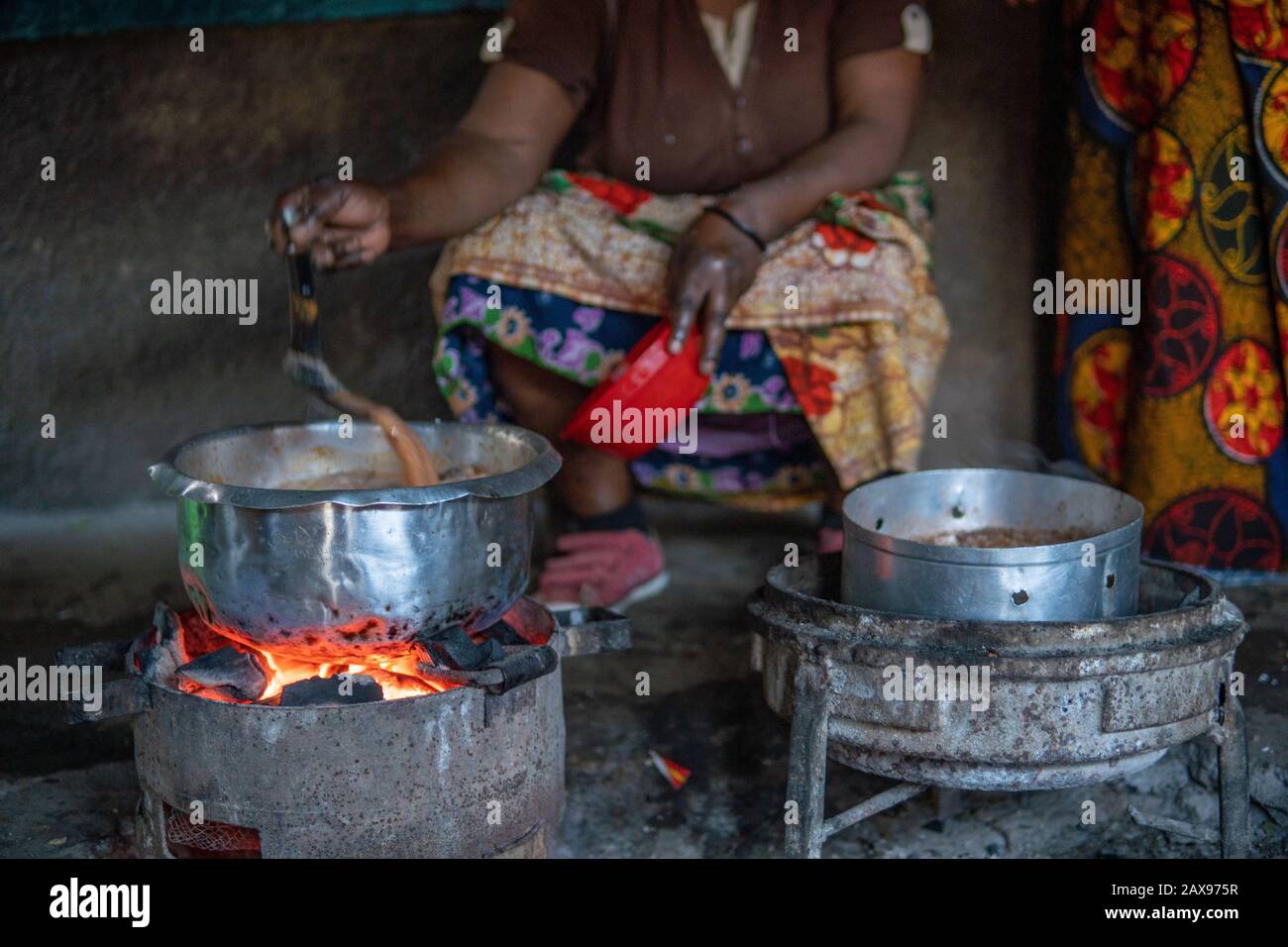 Basic African kitchen. Cooking on the fire local food Stock Photo - Alamy