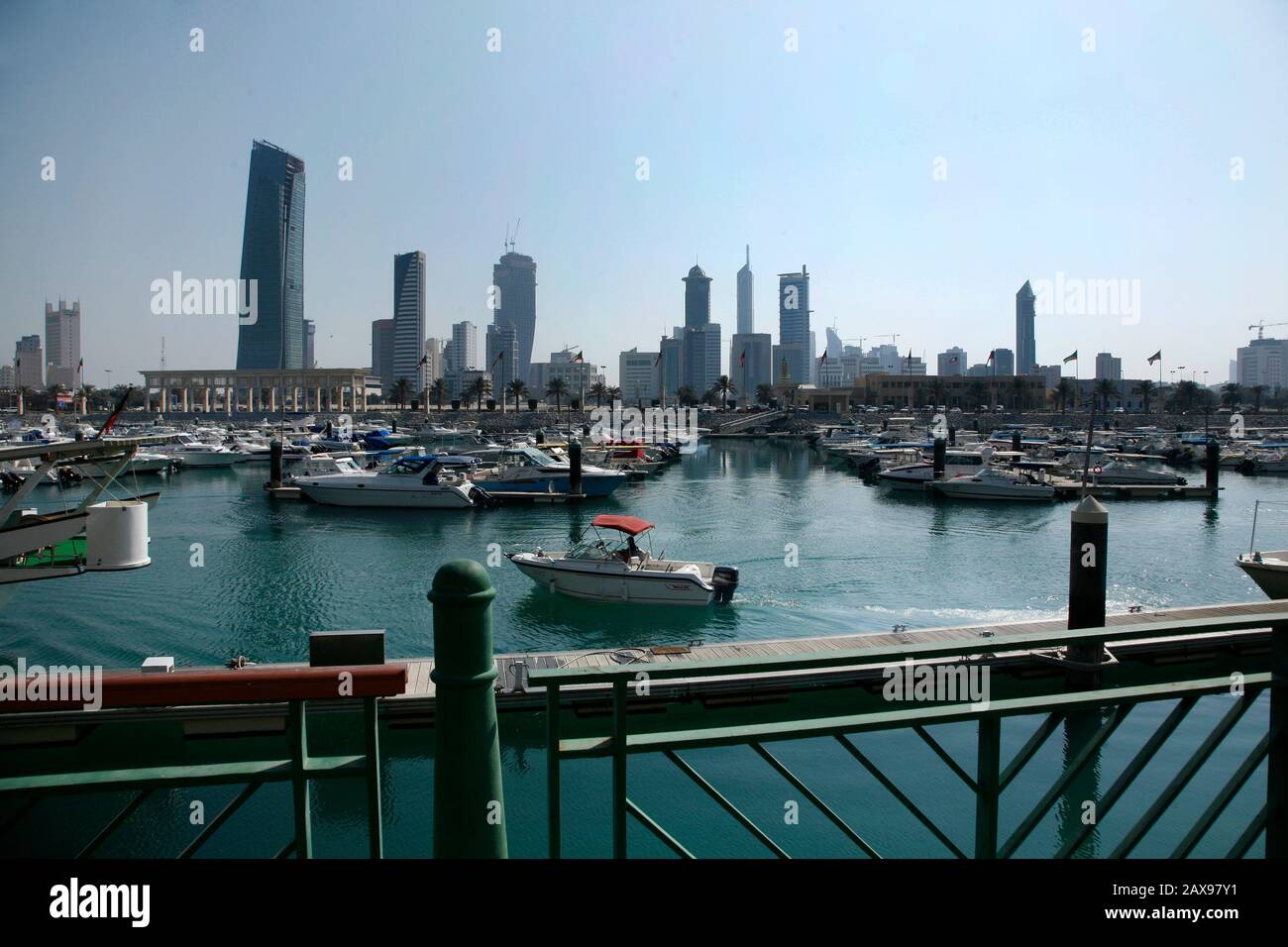 Kuwait marina boats hi-res stock photography and images - Alamy
