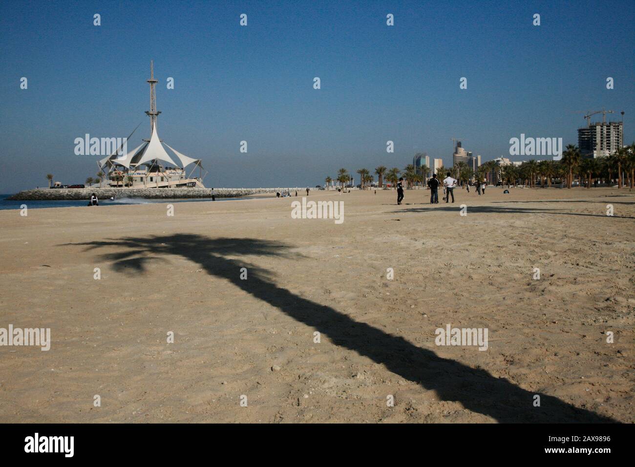 Kuwait kuwait city crowd people hi-res stock photography and images - Alamy