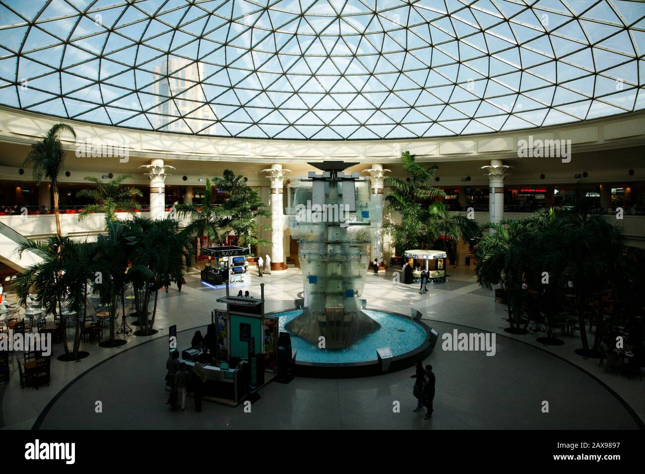 Kuwait city mall hi-res stock photography and images - Alamy