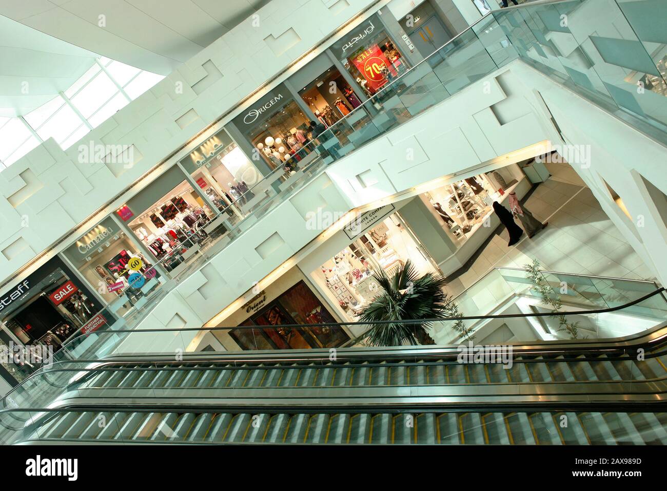 Kuwait city mall hi-res stock photography and images - Alamy