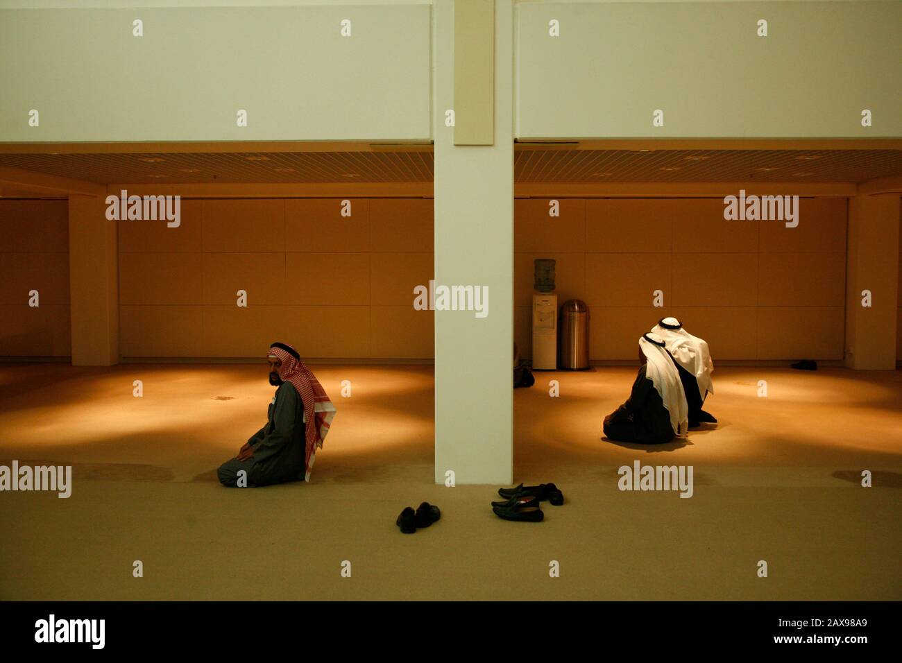 Kuwaiti People High Resolution Stock Photography and Images - Alamy
