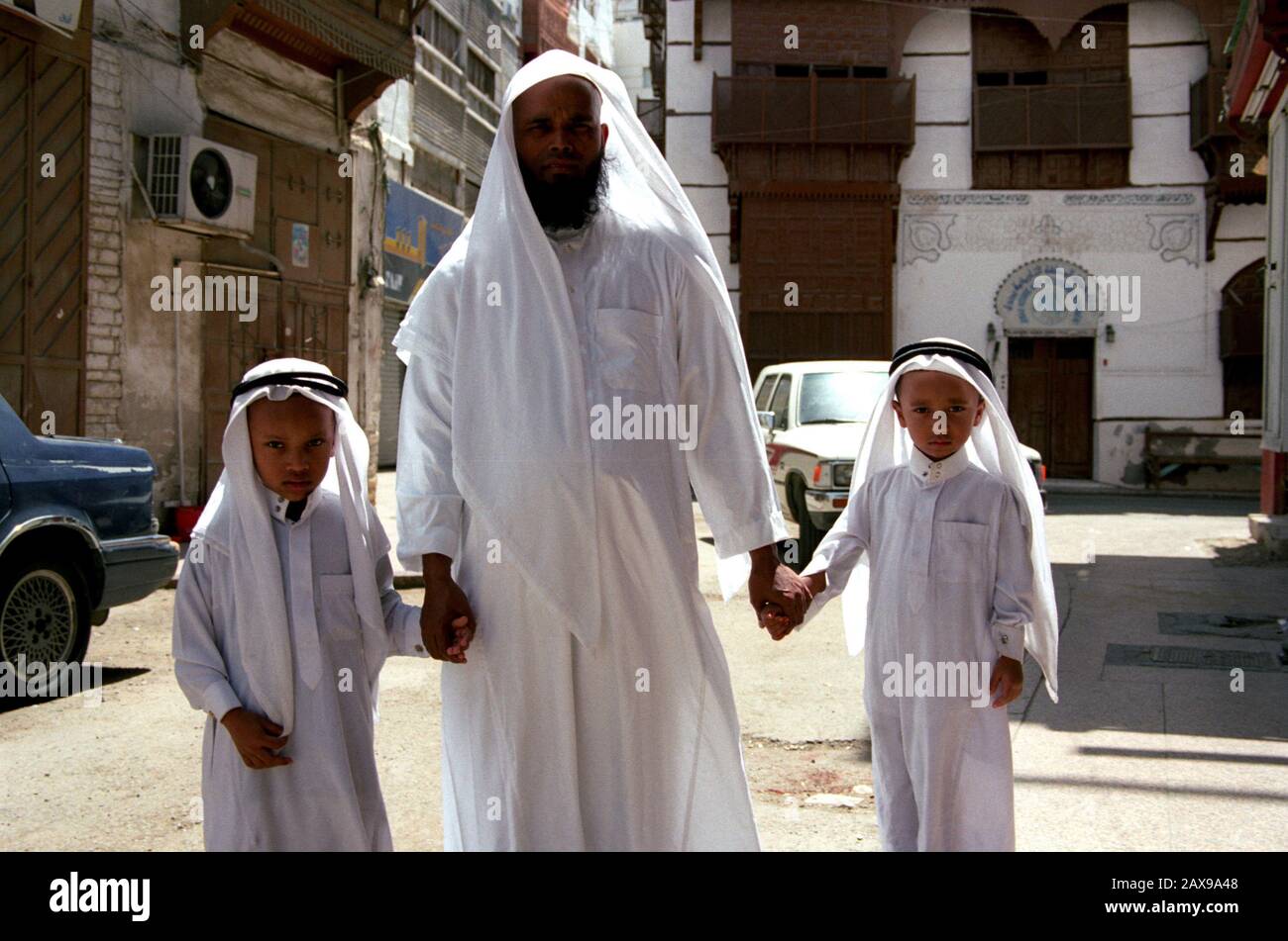 Kandura saudi arabia hi-res stock photography and images - Alamy