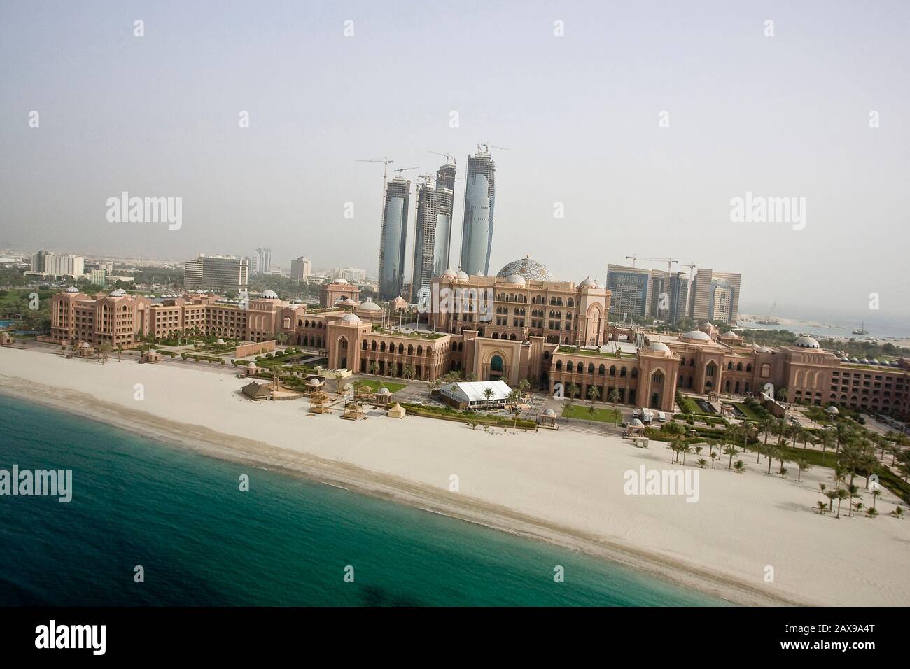 Abu dhabi beach resort hi-res stock photography and images - Alamy