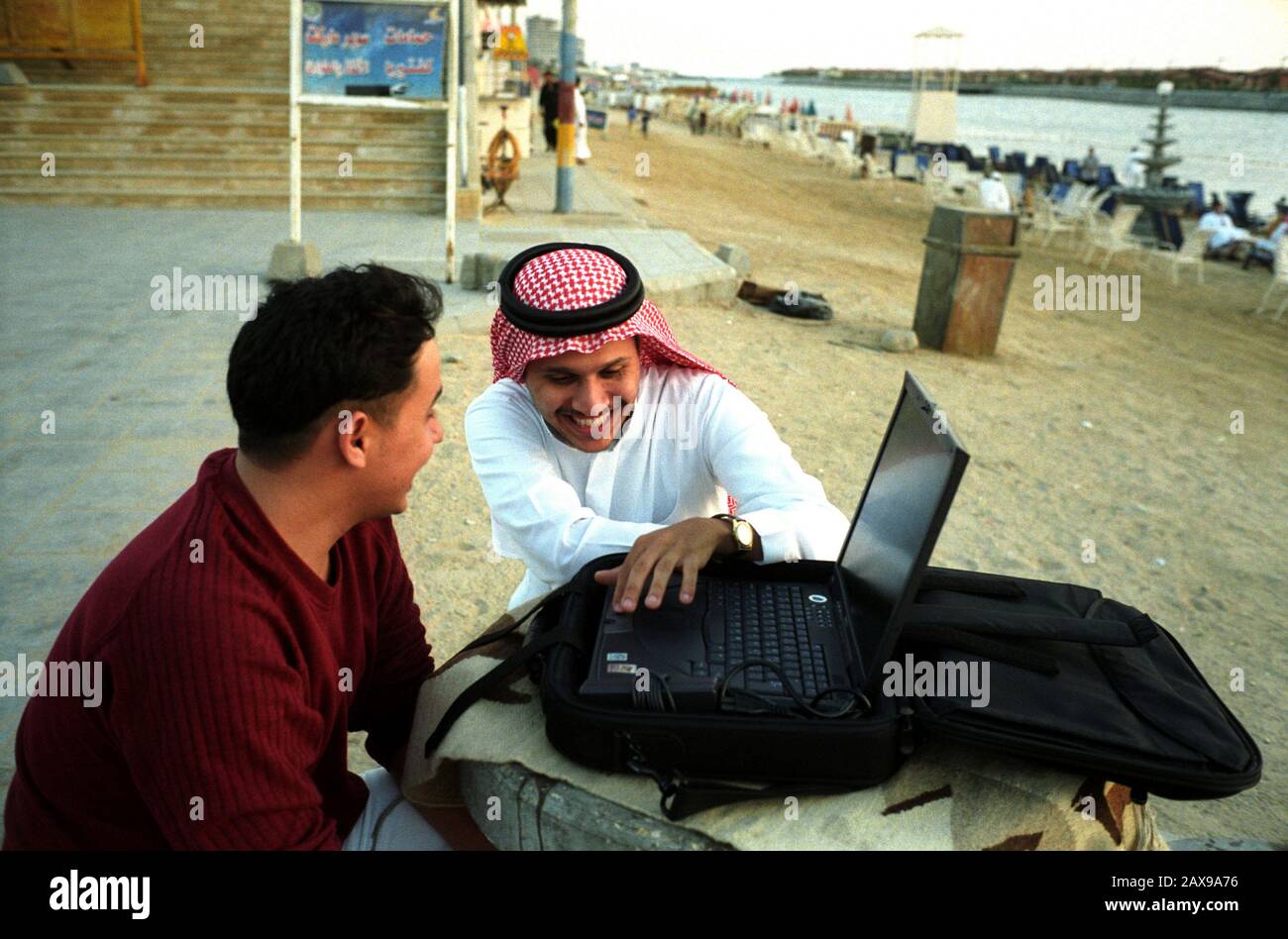 Kandura saudi arabia hi-res stock photography and images - Alamy