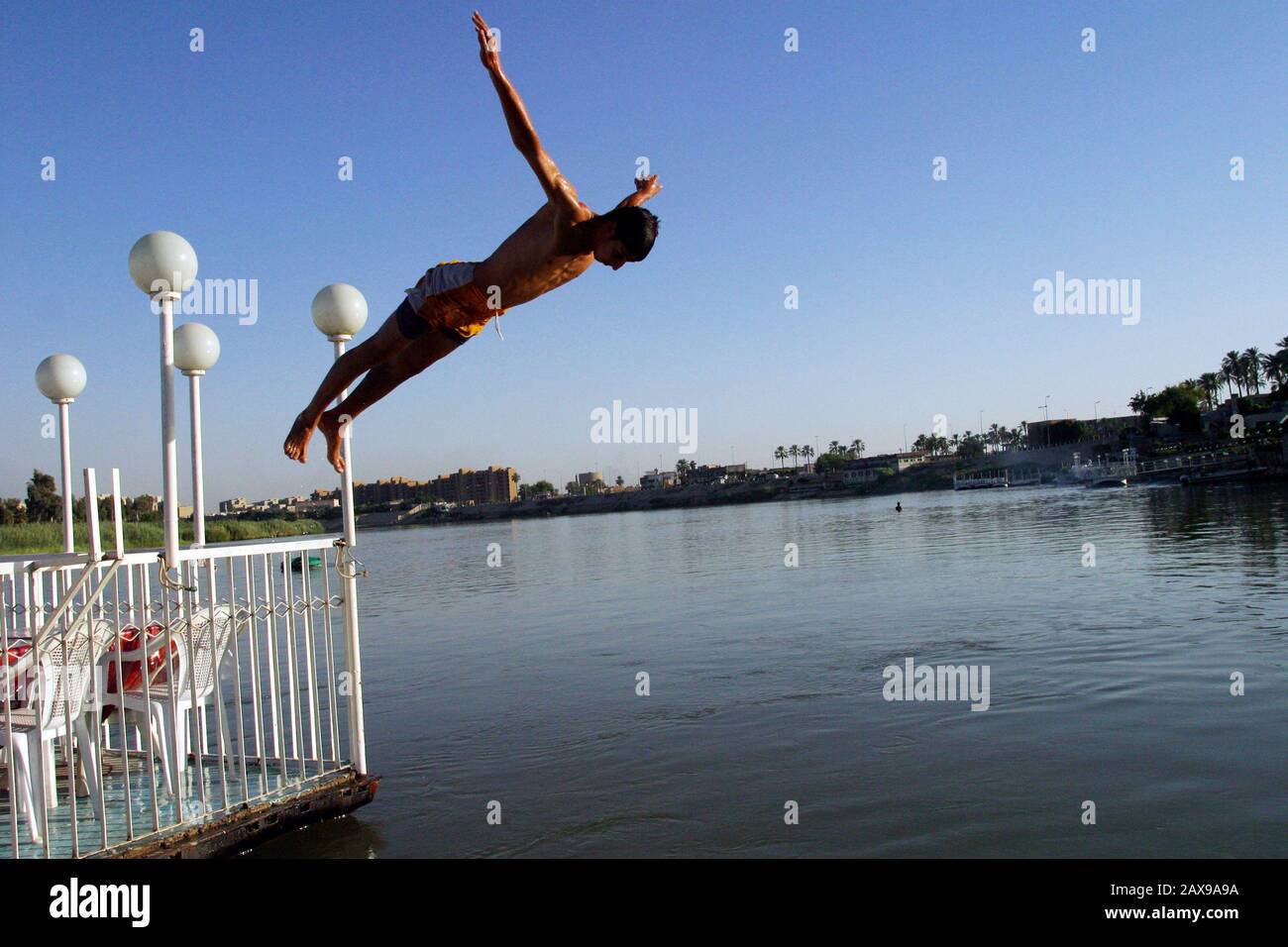 Boy dive water hi-res stock photography and images - Alamy