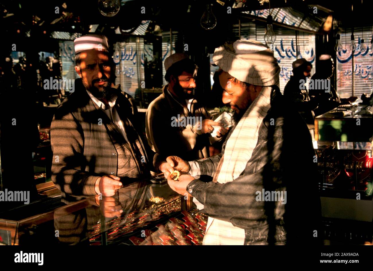 Afghanistan kabul bazaar hi-res stock photography and images - Alamy