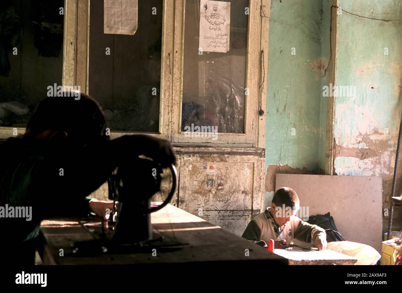 Child sweatshop hi-res stock photography and images - Alamy