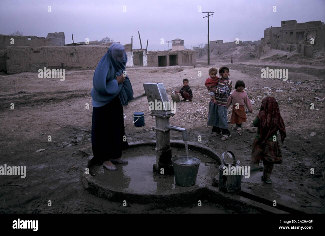 Afghan woman poverty hi-res stock photography and images - Alamy