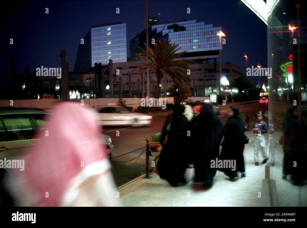 Nightlife jeddah saudi arabia arabian hi-res stock photography and ...
