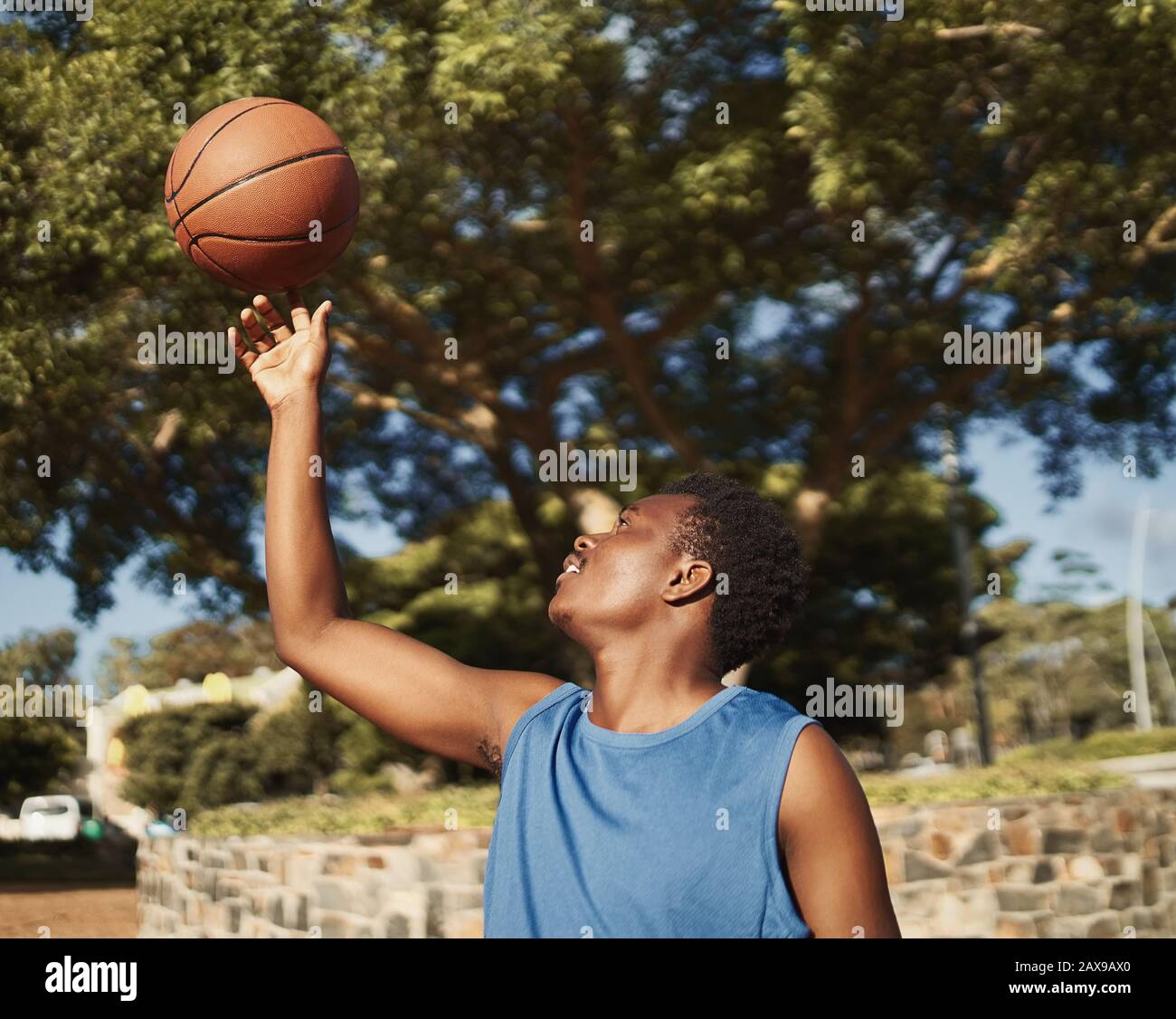 Basketball player catching ball hi-res stock photography and images - Alamy