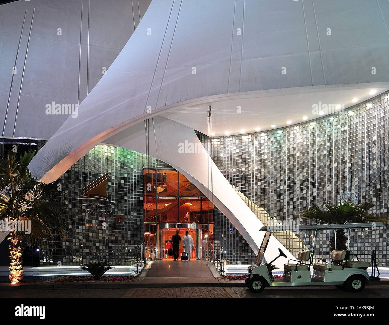 Entrance to golf club hi-res stock photography and images - Alamy