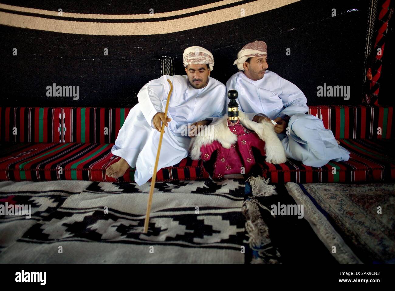 Kandura hi-res stock photography and images - Alamy