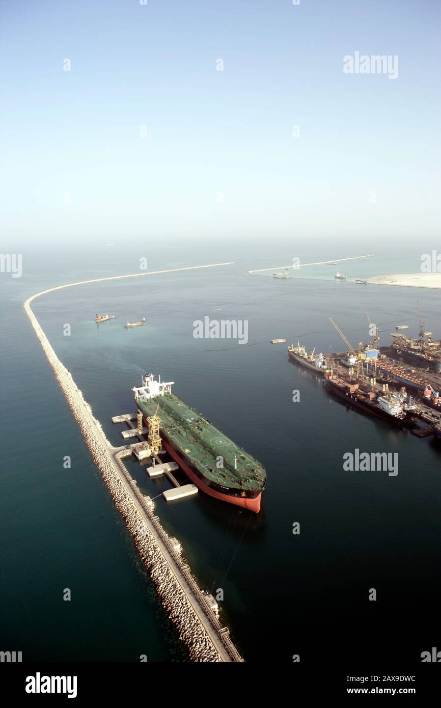 Dubai dry docks hi-res stock photography and images - Alamy