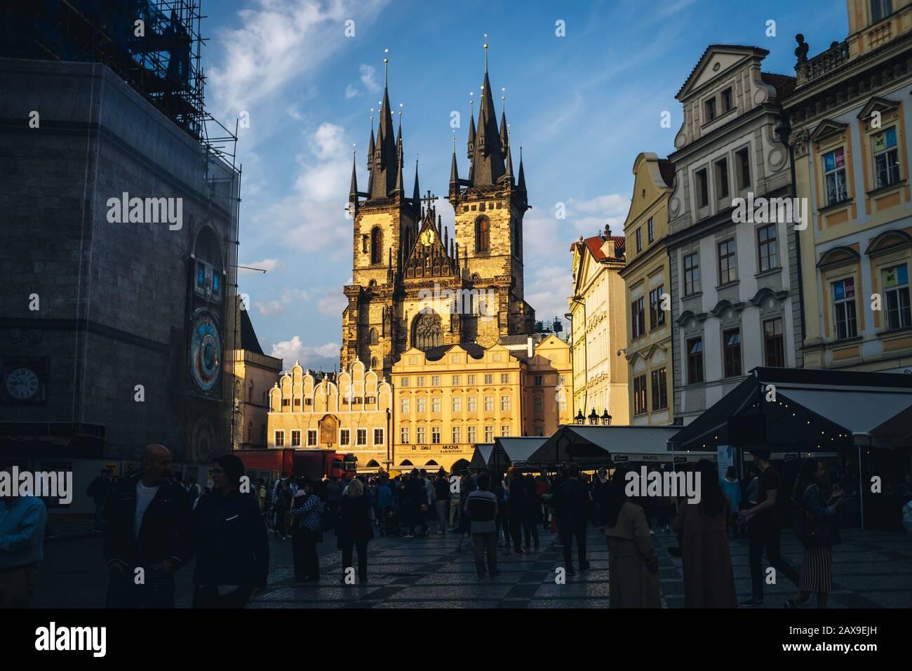 High rise building gothic tourism tourism hi-res stock photography and ...
