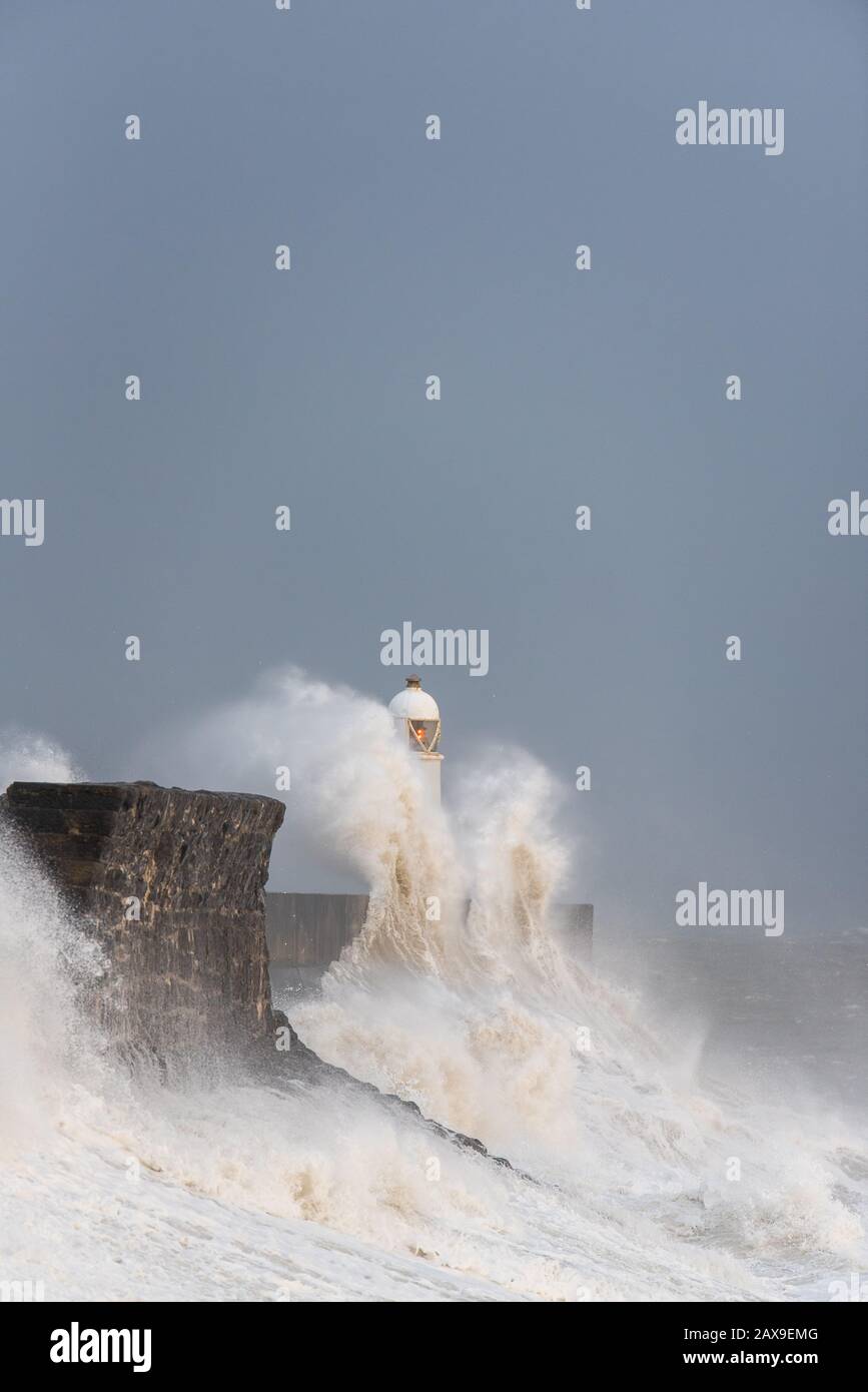 Storm Ciara reaches the Welsh coast Massive waves as storm Ciara hits ...