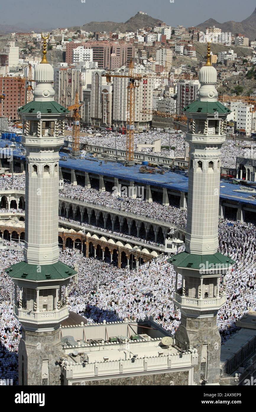 Hajj crowd hi-res stock photography and images - Alamy