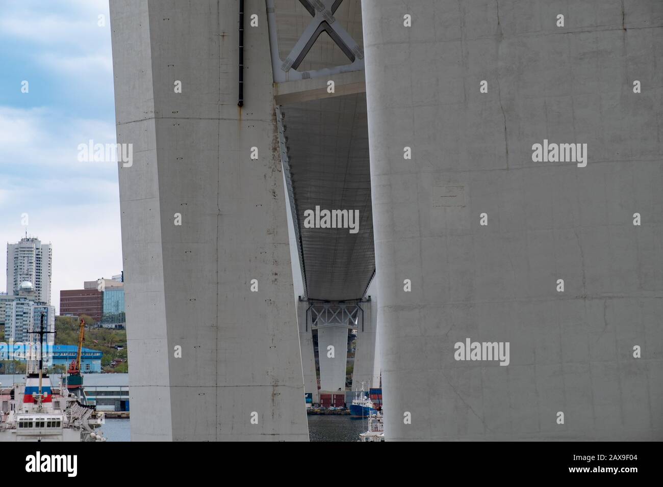 The bridge over the Amur Bay and the Golden Gate Stock Photo - Alamy