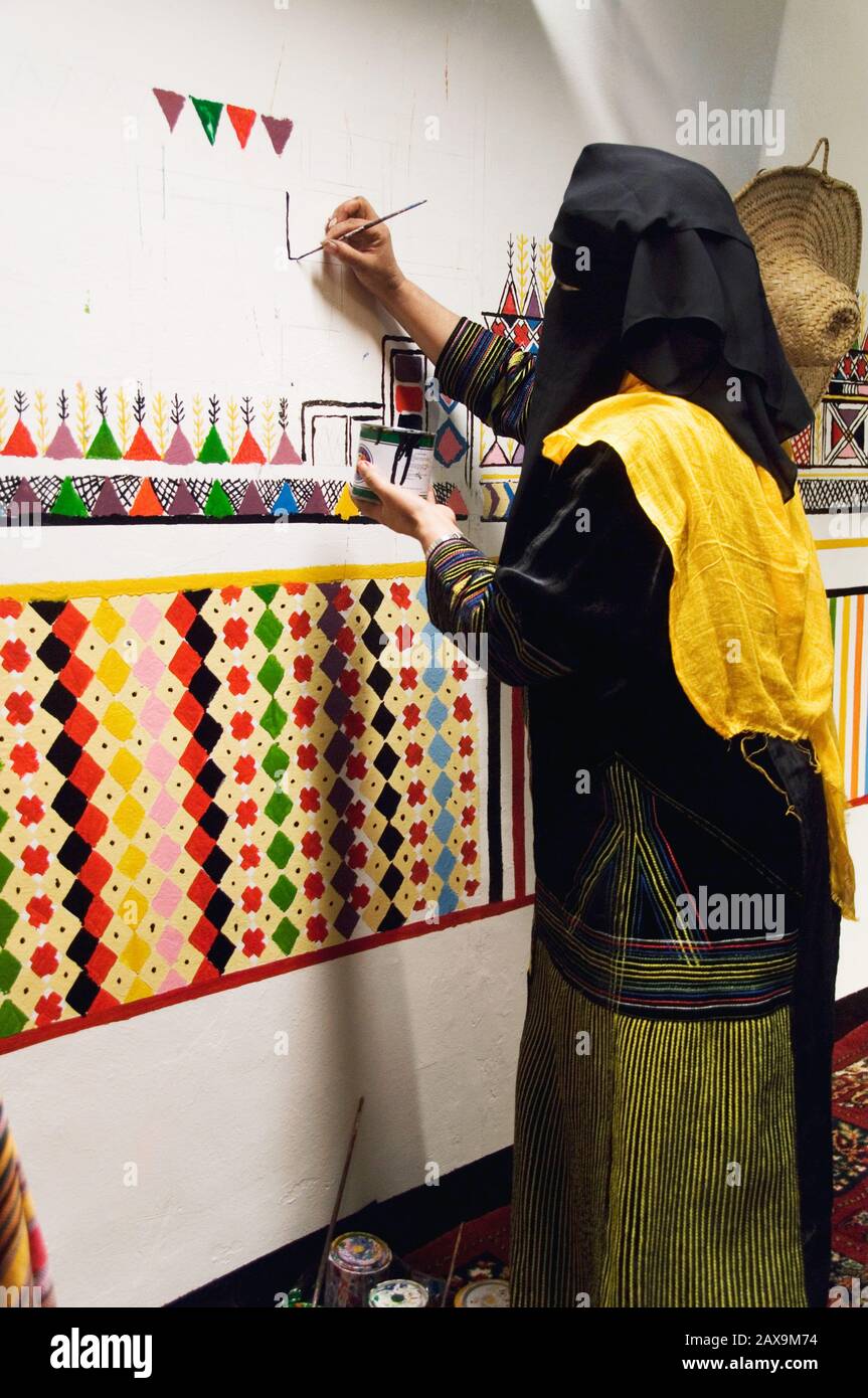 Saudi women burka hi-res stock photography and images - Alamy