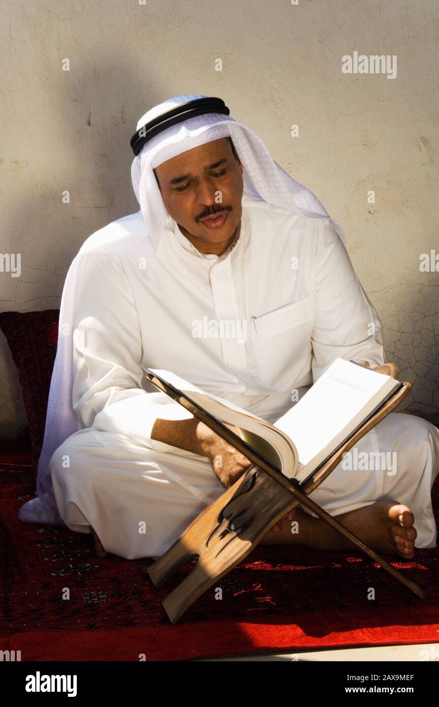 Arabic male 40s one hi-res stock photography and images - Alamy