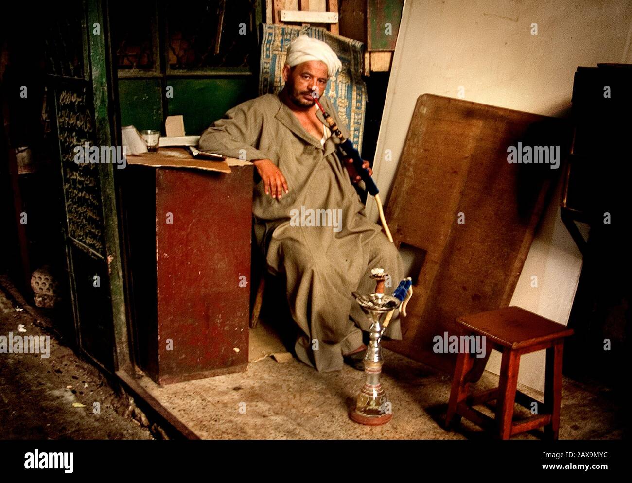 Smoking in Cairo, Egypt Stock Photo - Alamy